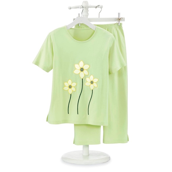 Country Store | Tops | Nwt Country Store Sunflowers Top And Capri Set ...